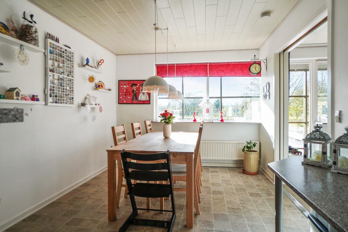 469-1124 Rosenvangen 15, Blenstrup - 179 m2 Centralt i byen. Stor grund ...