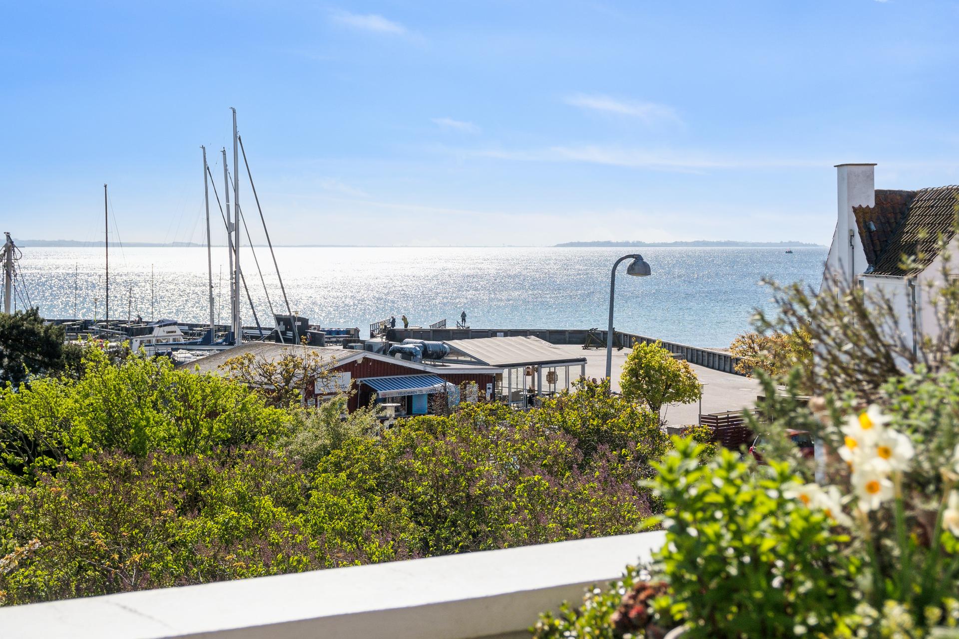 374426 Strandvejen 157B, 1. th. - Herskabelig 5 værelses lejl. i smuk ...