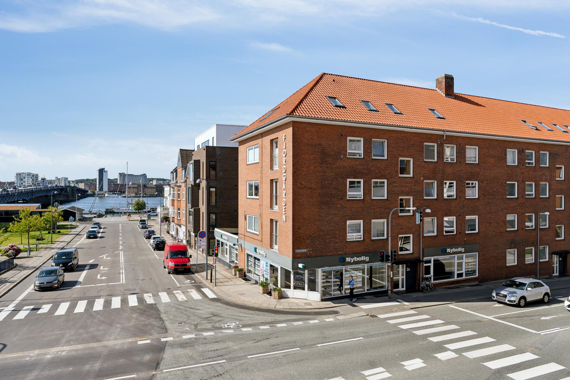 470TK0217 Vesterbrogade 2A, 2. th. - Lys og rummelig 4-værelses med ...