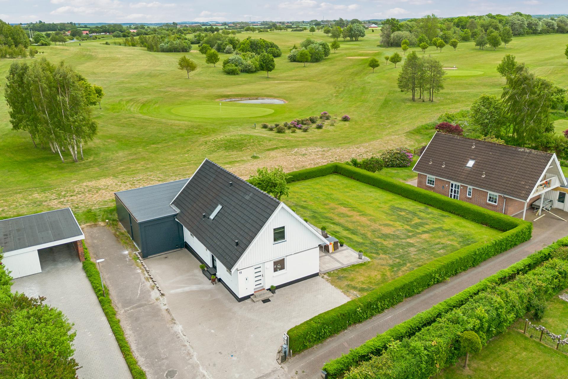 701-7211 Bjerrevænget 11, Brejning - Idyllisk bolig i første række til golfbanen - med udsigt og ...